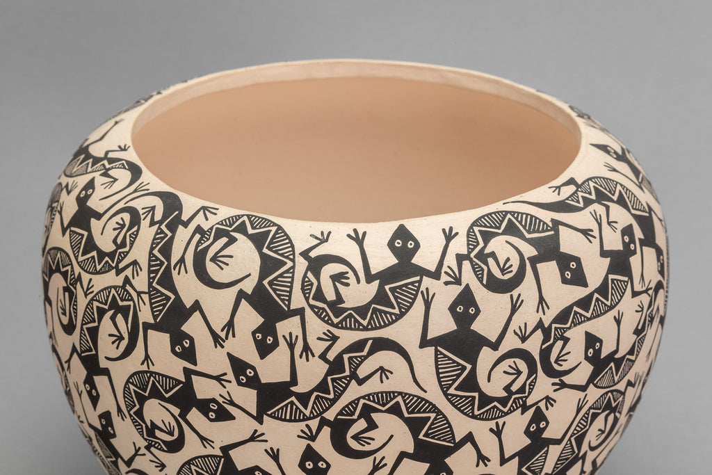 Pot with Mimbres Lizard Designs by John Aragon, Acoma Pueblo – Quintana ...