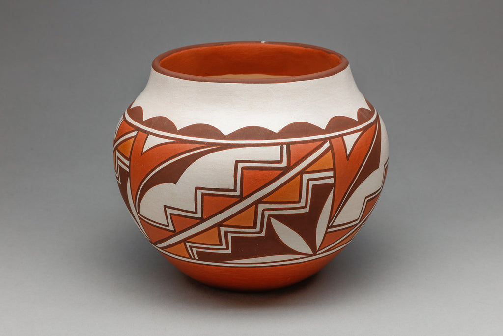 Traditional Pot by Sratyu'we, Zuni and Laguna Pueblo – Quintana Galleries
